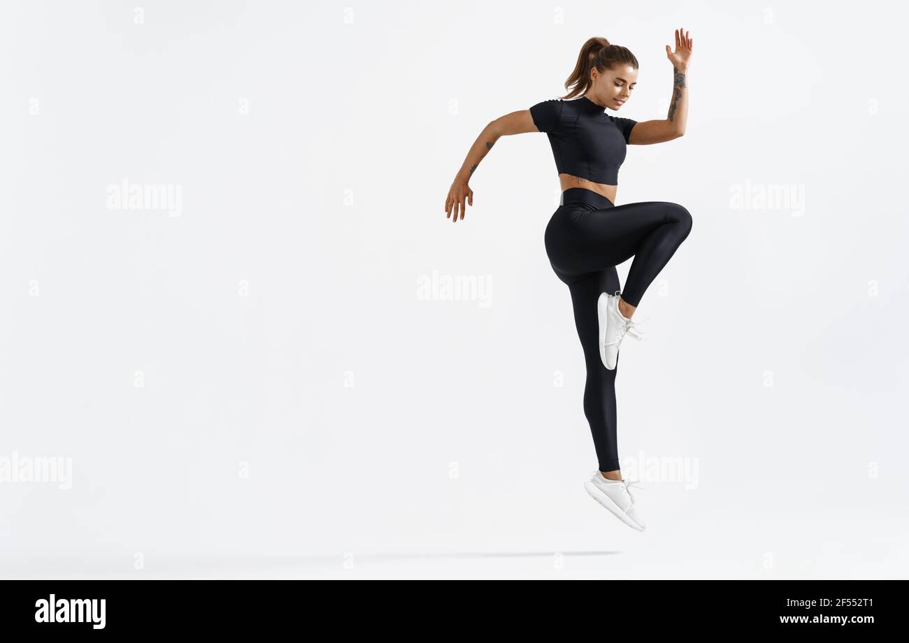 Woman sportswoman fitness jumping hi-res stock photography and images ...