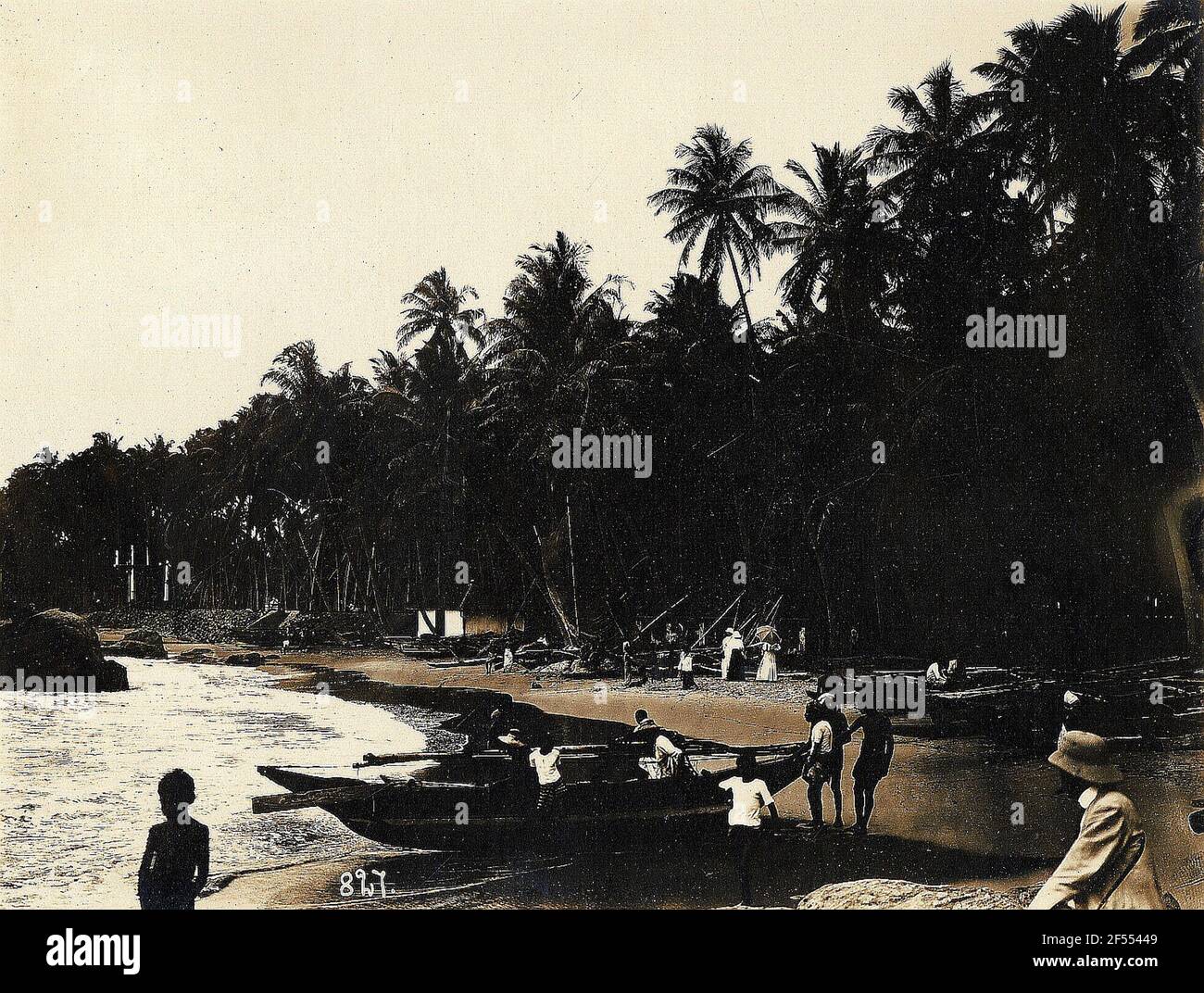 Colombo, Sri Lanka. Local and tourists on the beach Stock Photo - Alamy