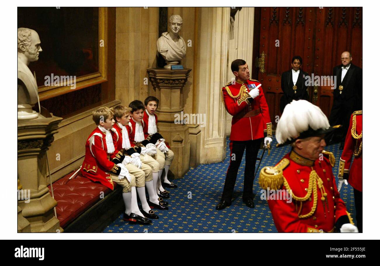 Queen state opening of parliament 2003 hi-res stock photography and ...