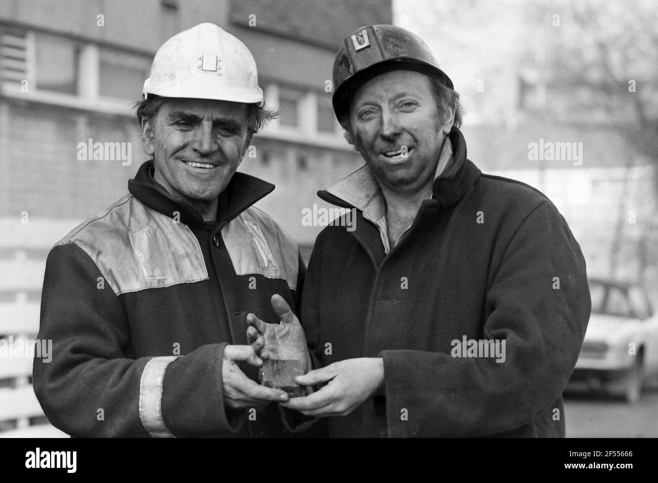 Arthur Scargill at colliery (Kellingley) in Dec 1980 wit Sid Weighell ...