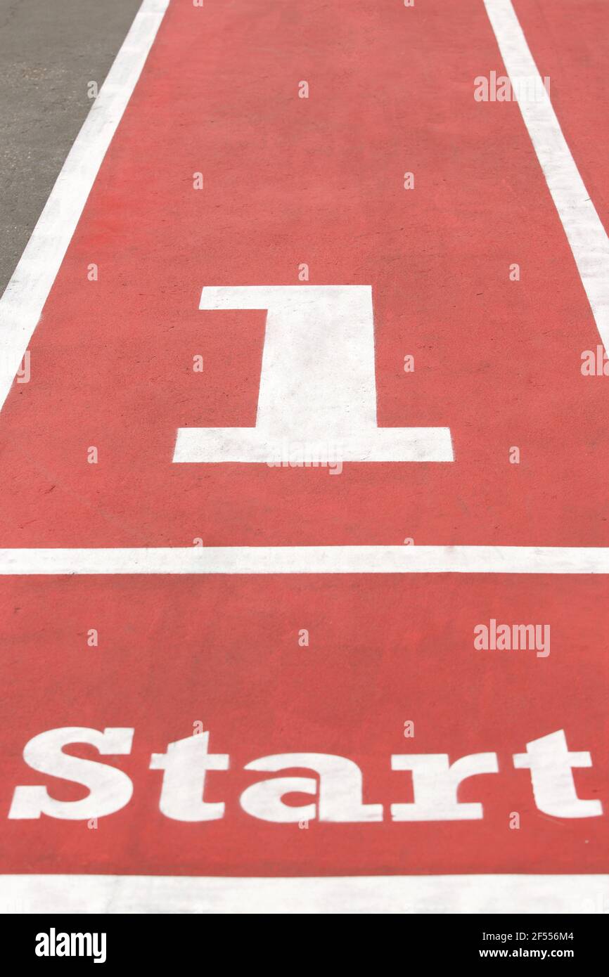 Red starting blocks hi-res stock photography and images - Alamy