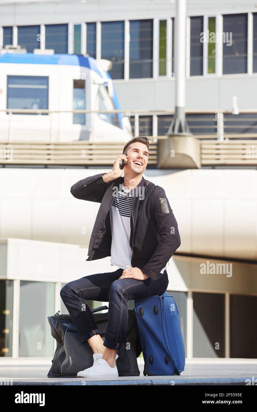 Person waiting with baggage outside hi-res stock photography and images ...