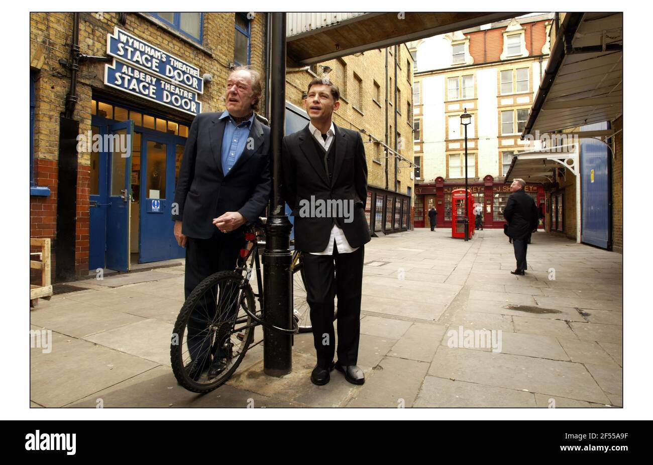 Sir Michael Gambon and Lee Evans are acting together in ENDGAME at the ...