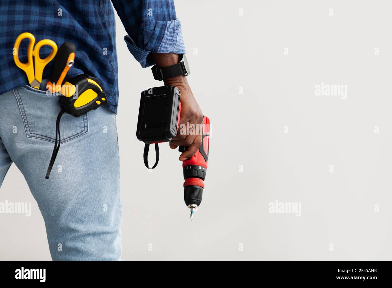 Hand hold electric screwdriver hi-res stock photography and images - Alamy