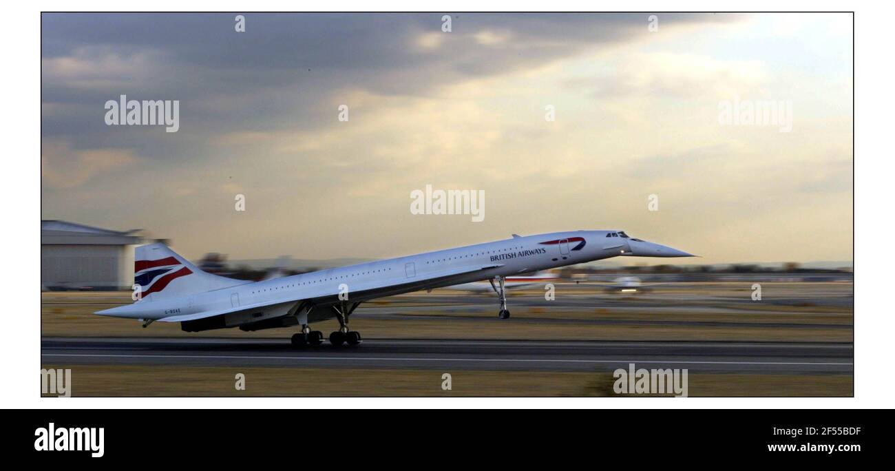CONCORDE last flight into Heathrowpic David Sandison 24/10/2003 Stock ...