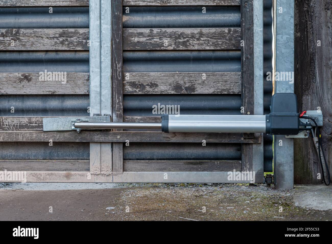 Swing gate hi-res stock photography and images - Alamy