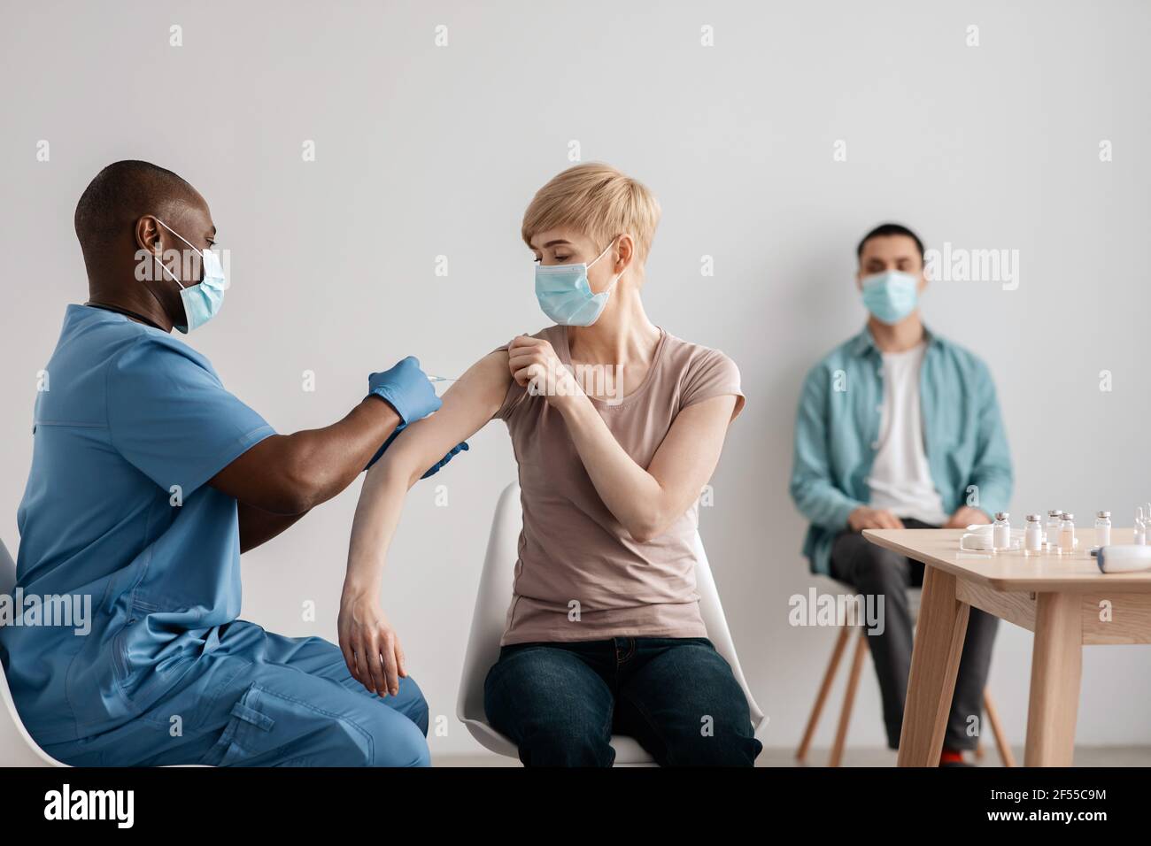 Intramuscular injection hi-res stock photography and images - Alamy