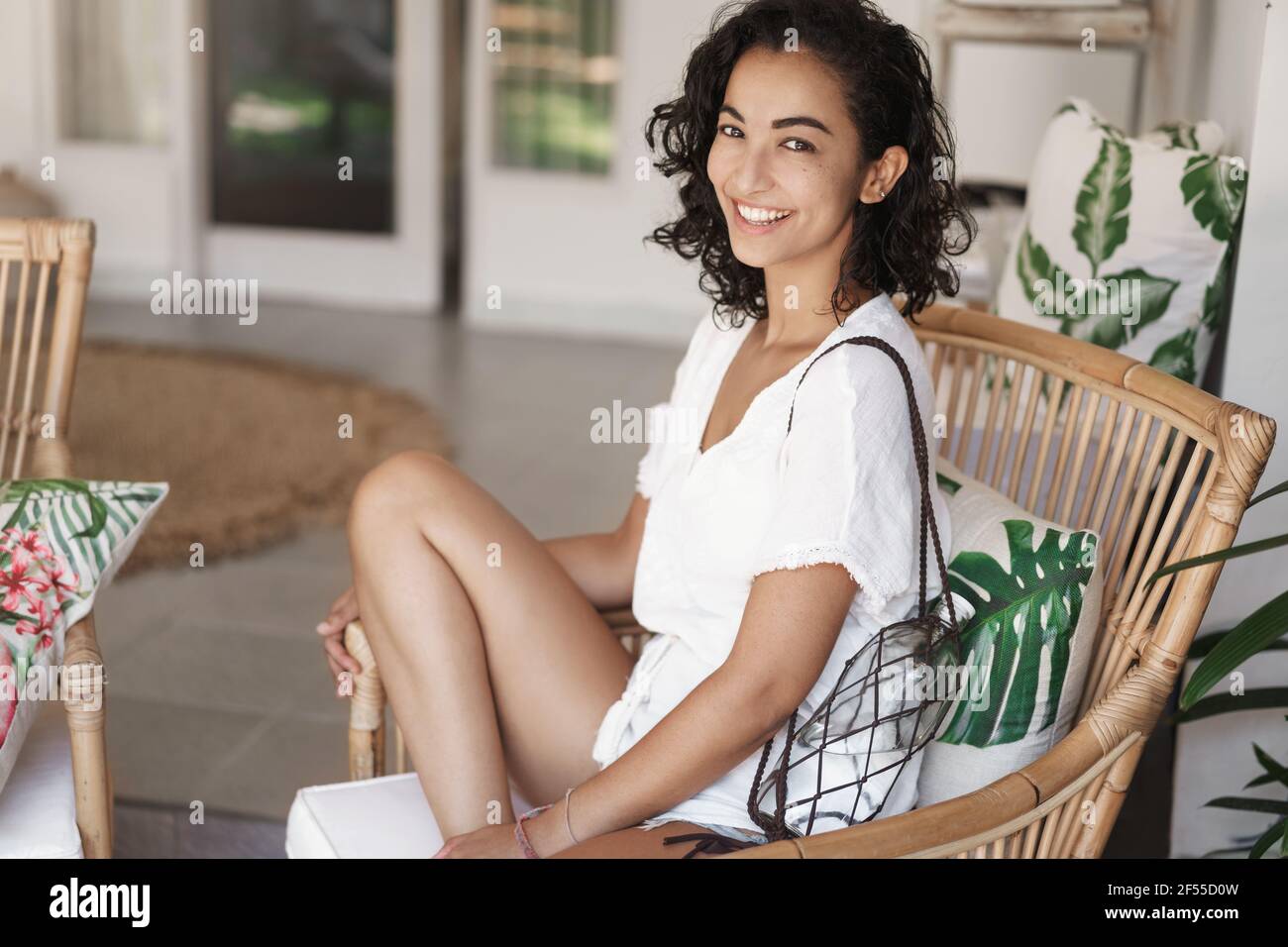 Female friends sunbathing hi-res stock photography and images - Alamy