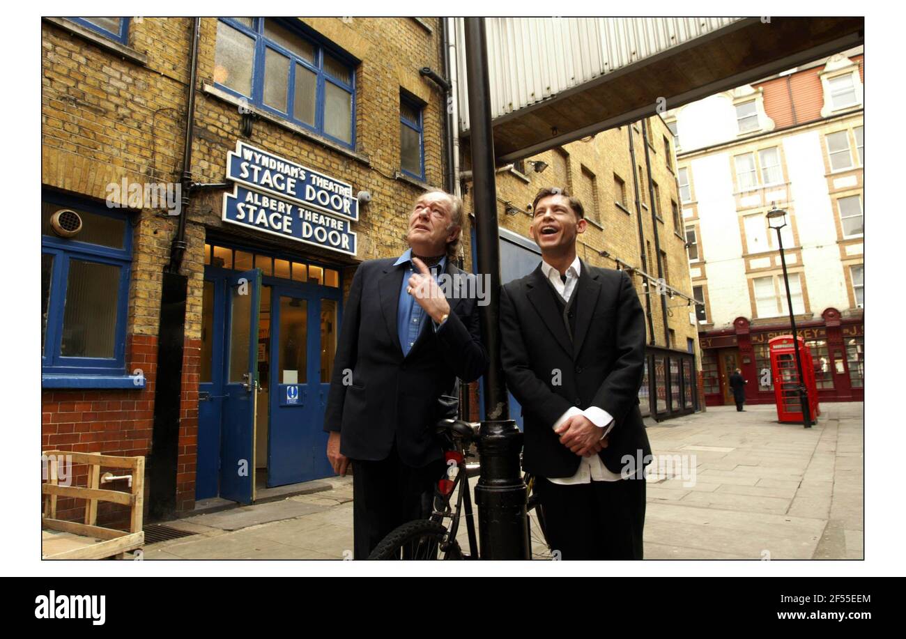 Sir Michael Gambon and Lee Evans are acting together in ENDGAME at the ...