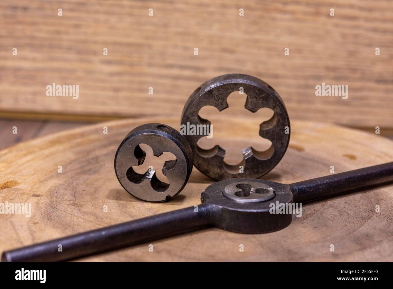 External internal thread hi-res stock photography and images - Alamy