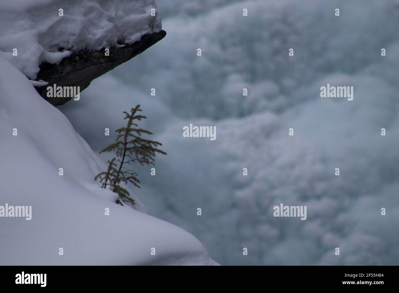 Frozen falls hi-res stock photography and images - Alamy