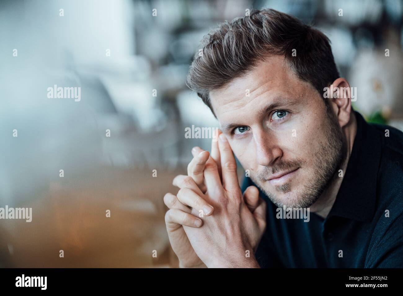 Hands staring hi-res stock photography and images - Alamy