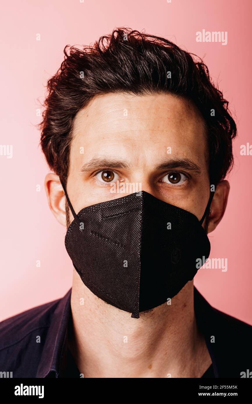 Black men wearing mask hi-res stock photography and images - Alamy