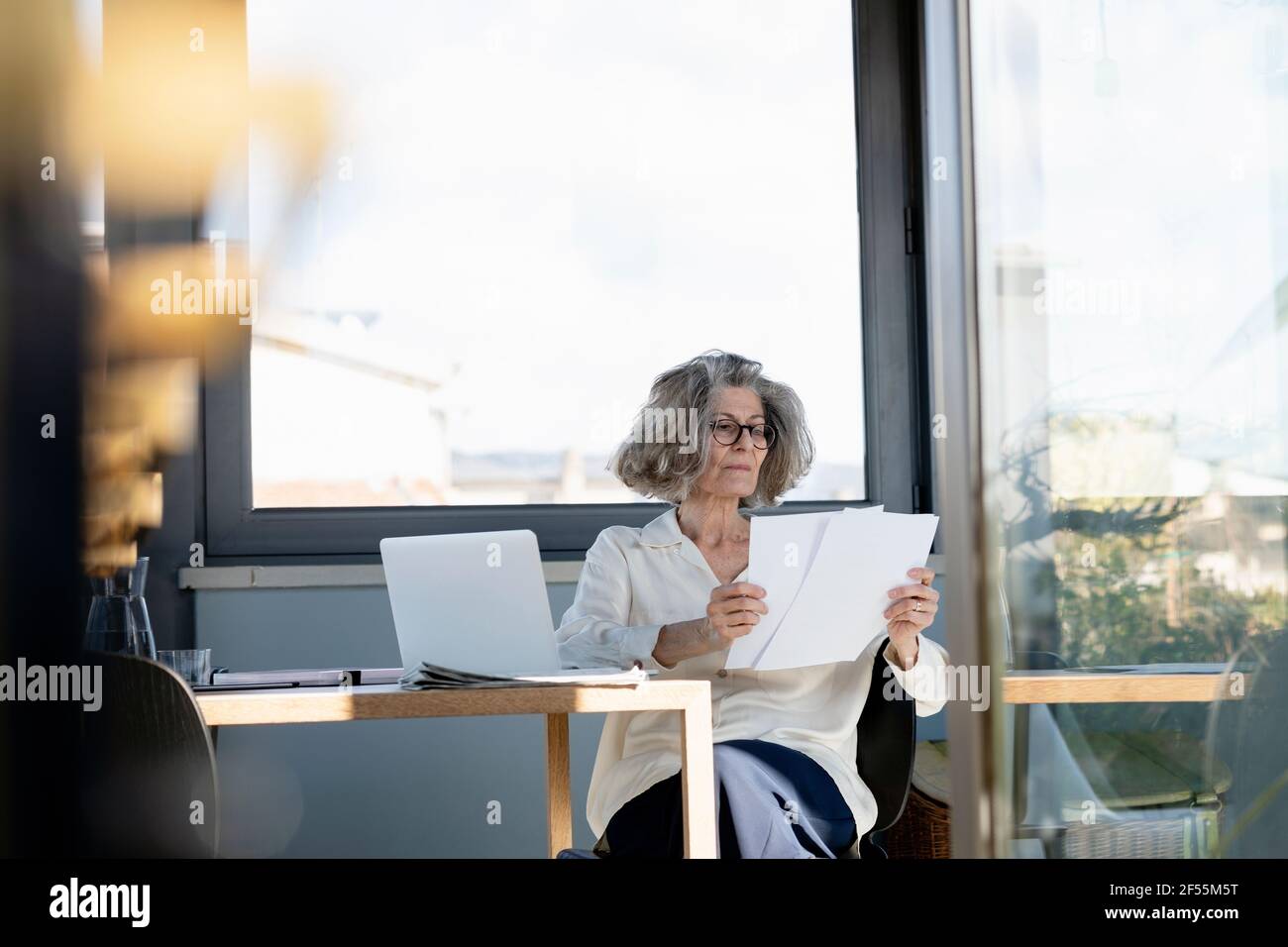 Checking paper hi-res stock photography and images - Alamy