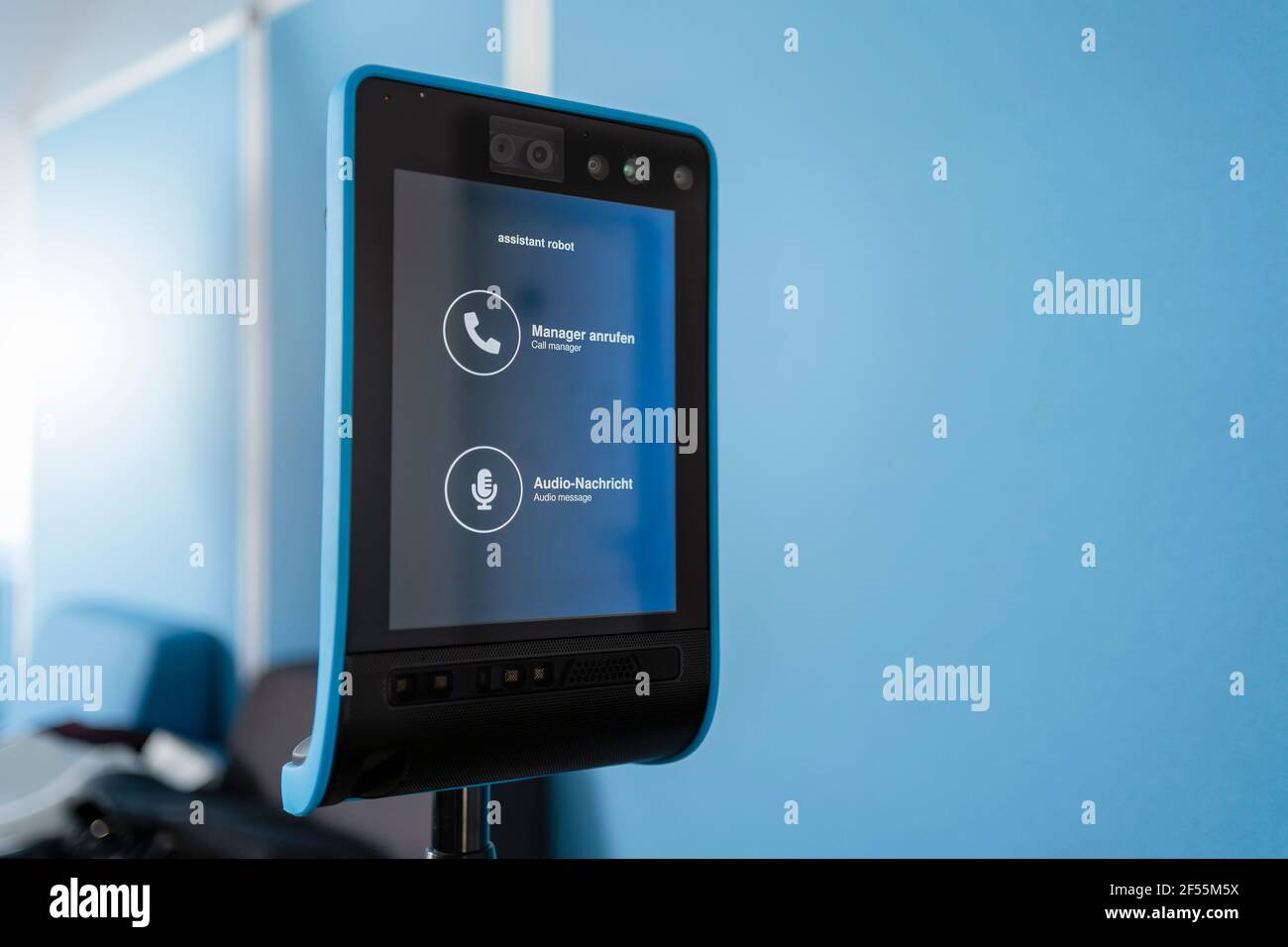 Screen assistant hi-res stock photography and images - Alamy