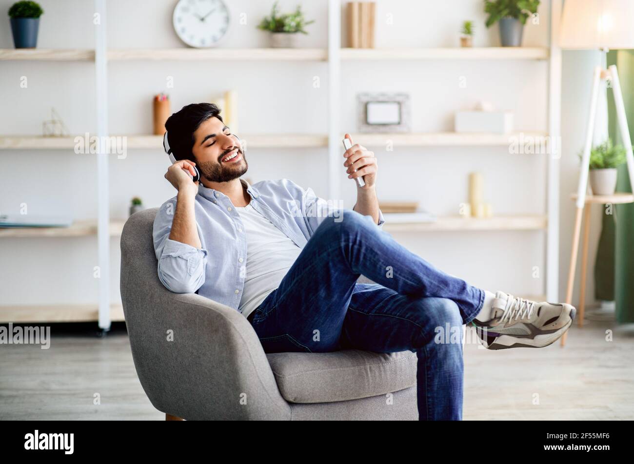 Arab man meditating hi-res stock photography and images - Alamy