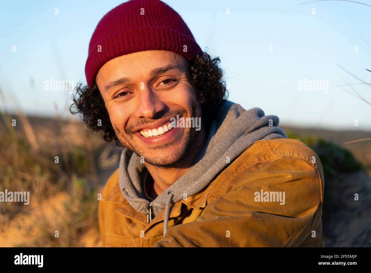 Sitting man with hat hi-res stock photography and images - Alamy
