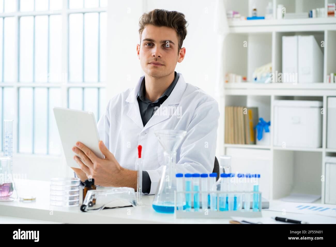 Male scientist hi-res stock photography and images - Alamy