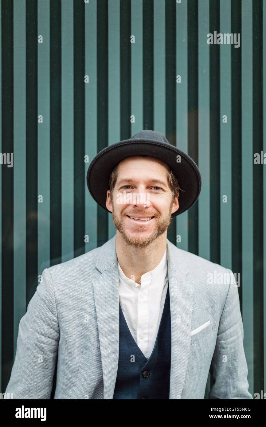 Professional adult male wearing suit hi-res stock photography and ...