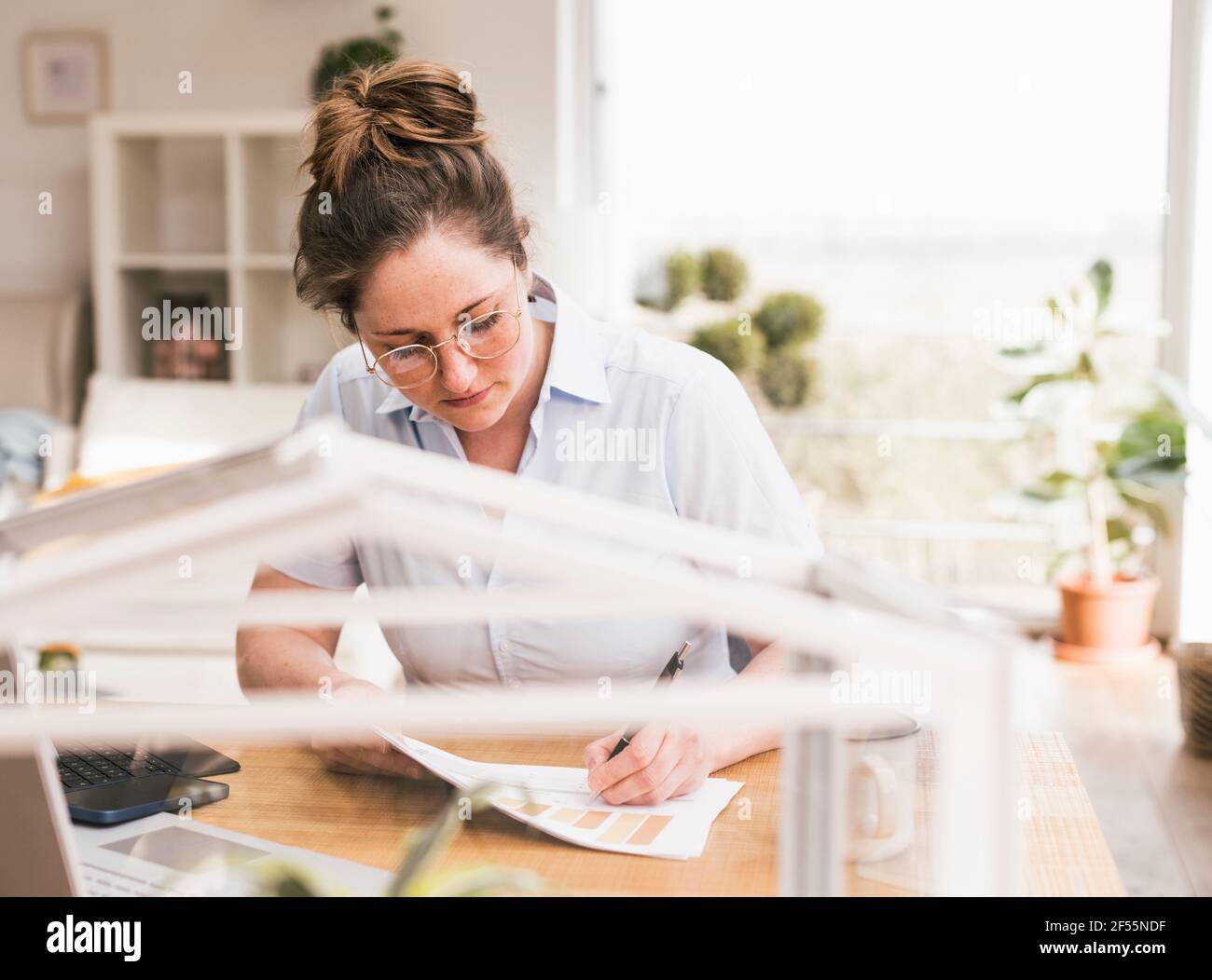 Sitting writing document table hi-res stock photography and images - Alamy