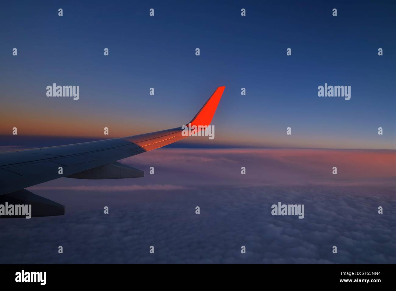 Commercial airliner wing hi-res stock photography and images - Alamy