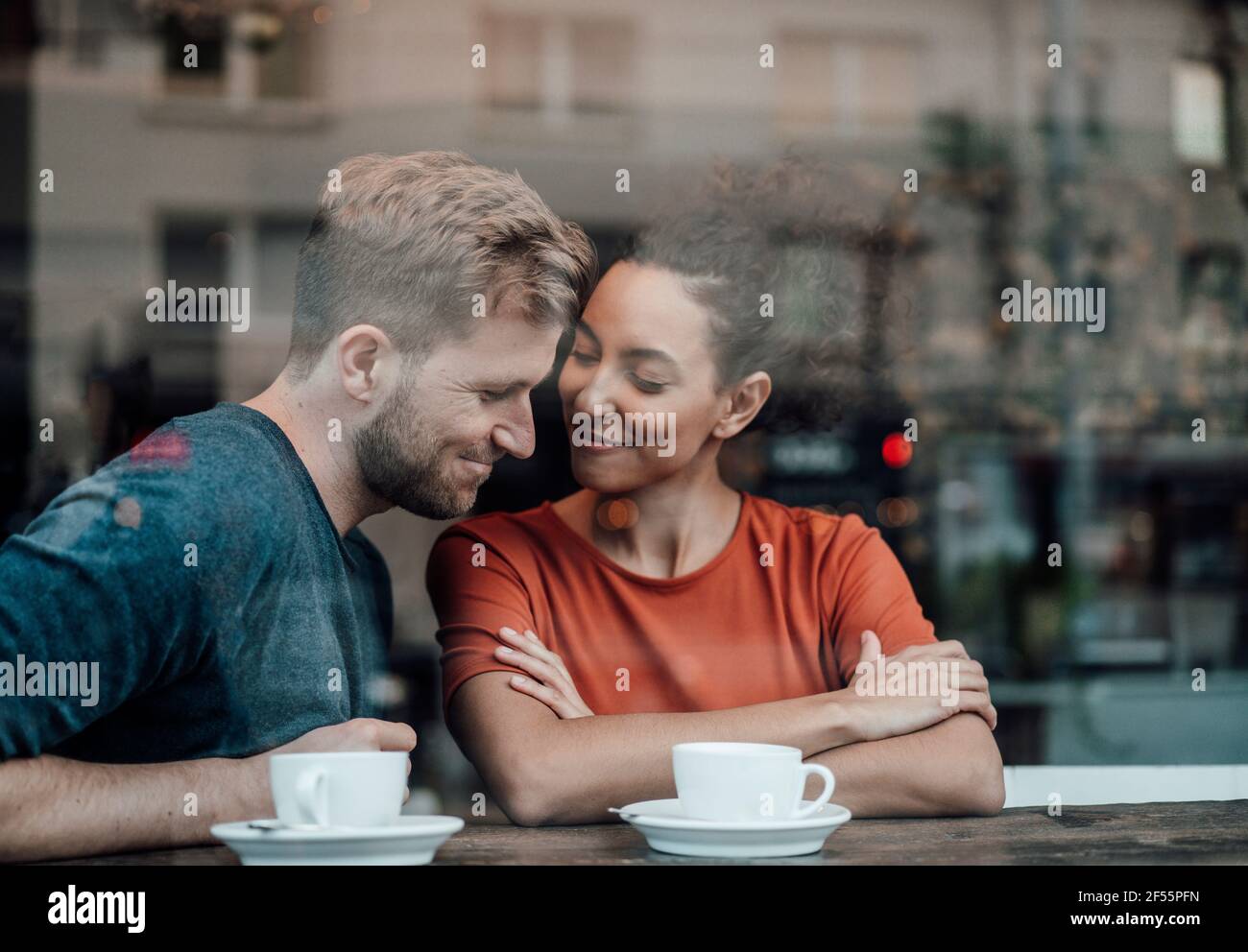 Cafe window hi-res stock photography and images - Alamy