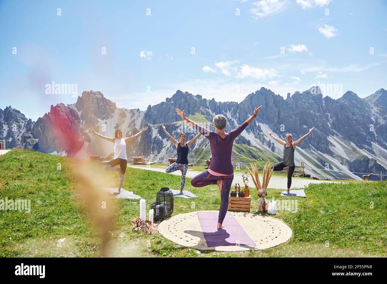 Hand active hi-res stock photography and images - Alamy