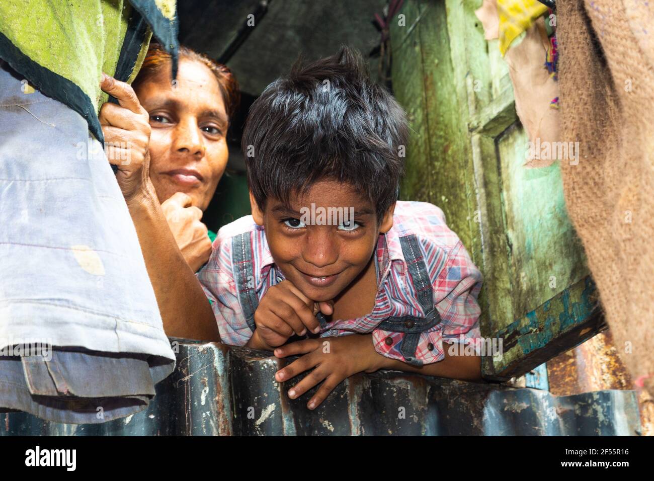 Child and mother in Dharavi. Mumbai Stock Photo - Alamy