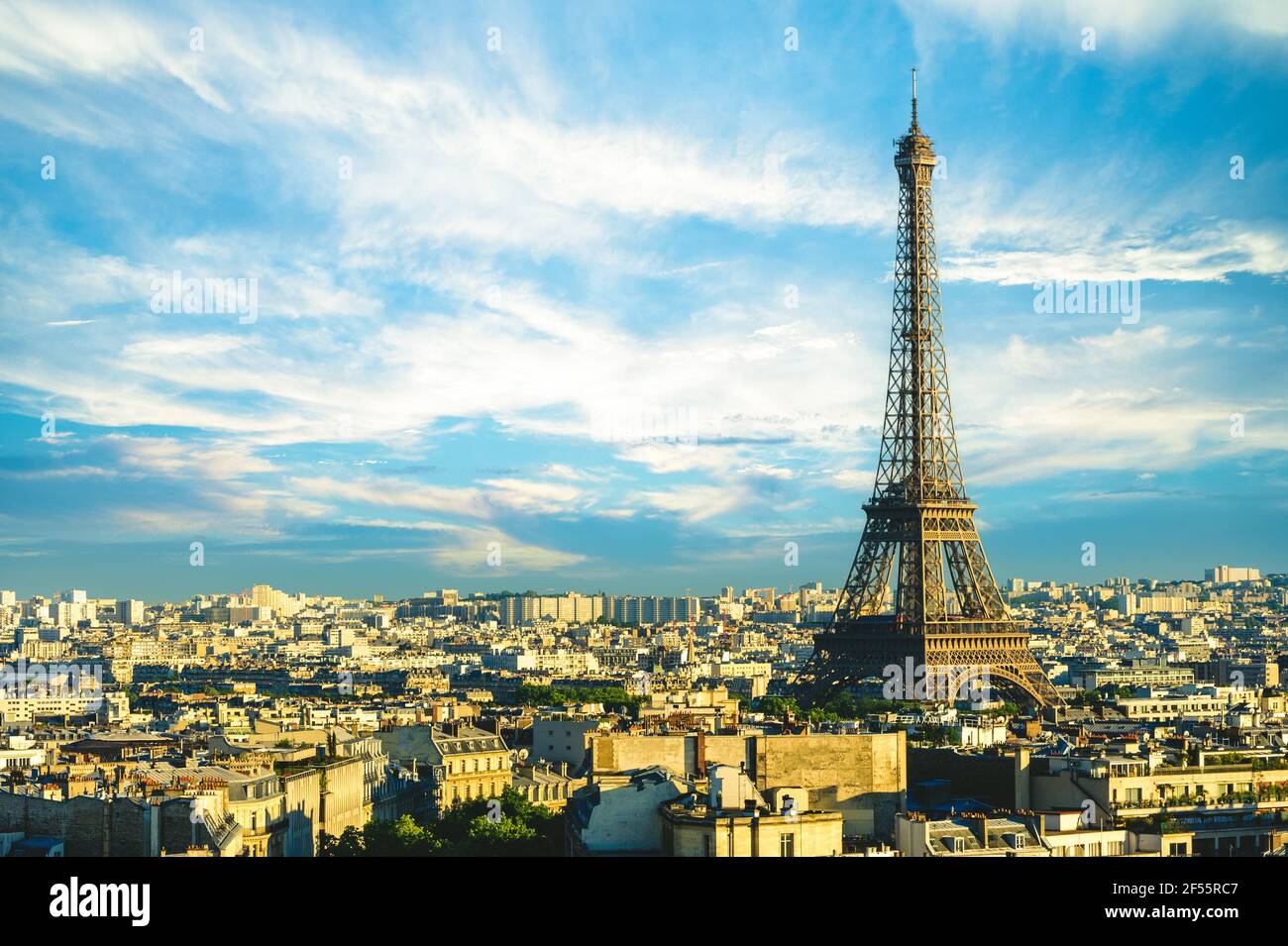 Paris skyline eiffel tower hi-res stock photography and images - Alamy
