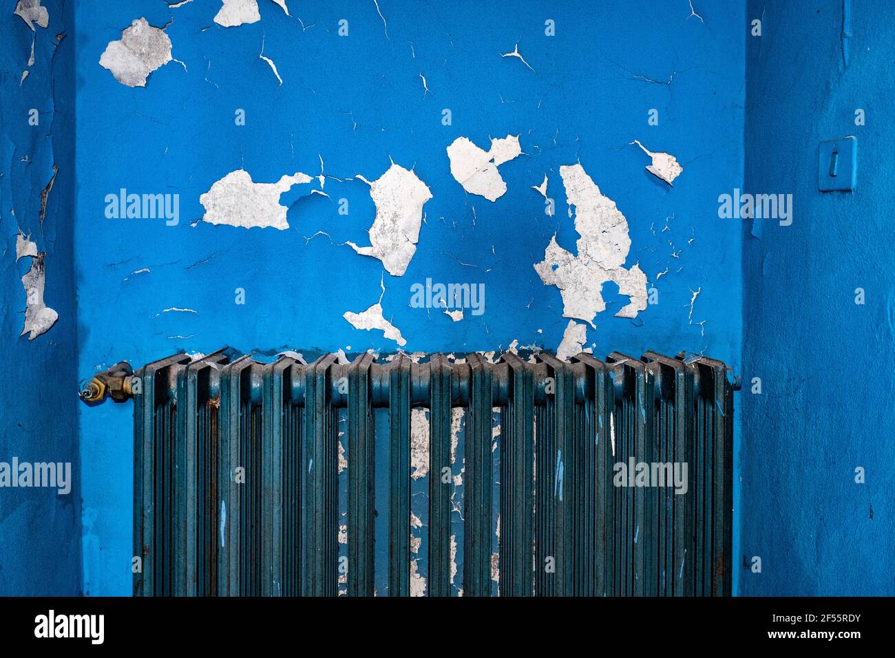 Old radiator in an uninhabited building or factory Stock Photo - Alamy