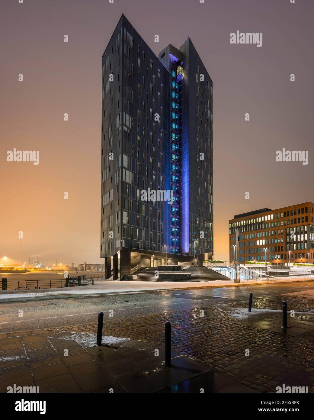 Tower apartment building hi-res stock photography and images - Alamy