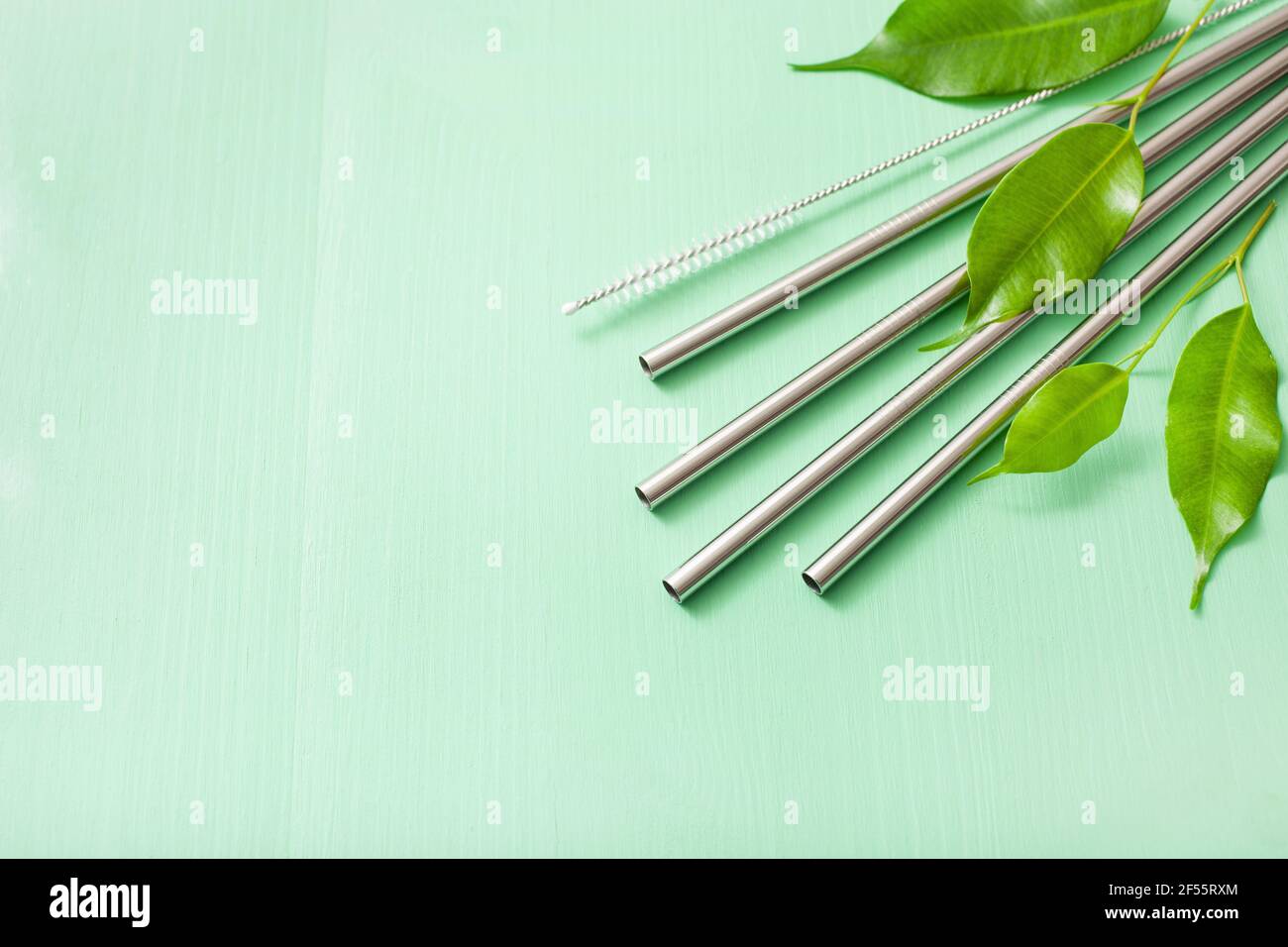 eco-friendly reusable metal drinking straw. zero waste concept Stock ...