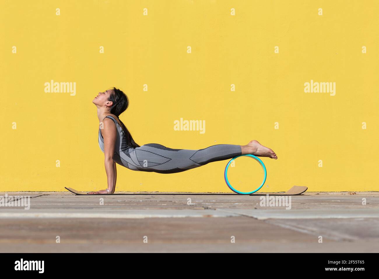 Best Poses To Try With A Yoga Wheel Atelier Yuwa Ciao Jp