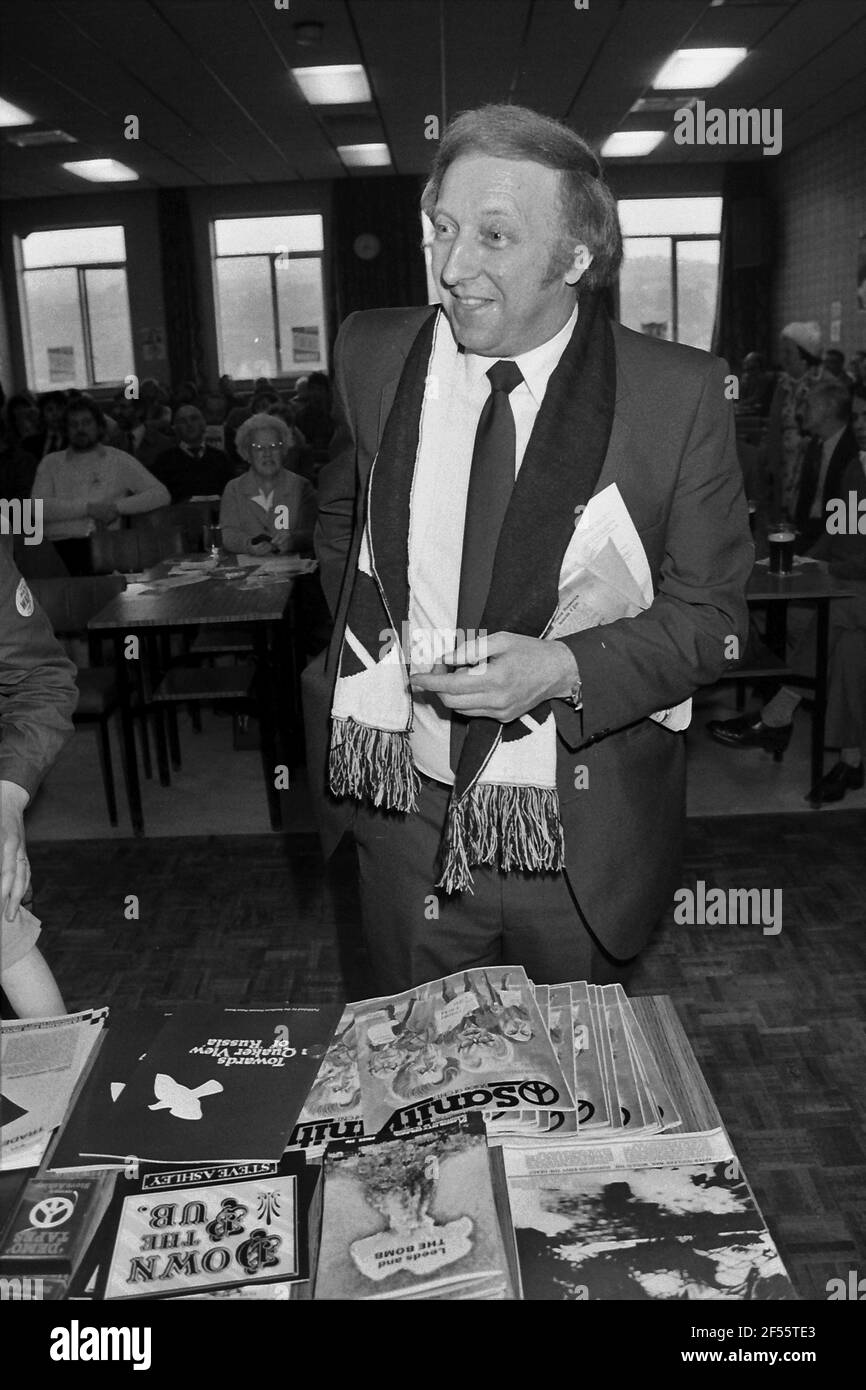 Arthur Scargill at CND meeting in Shipley in 1983 Stock Photo - Alamy