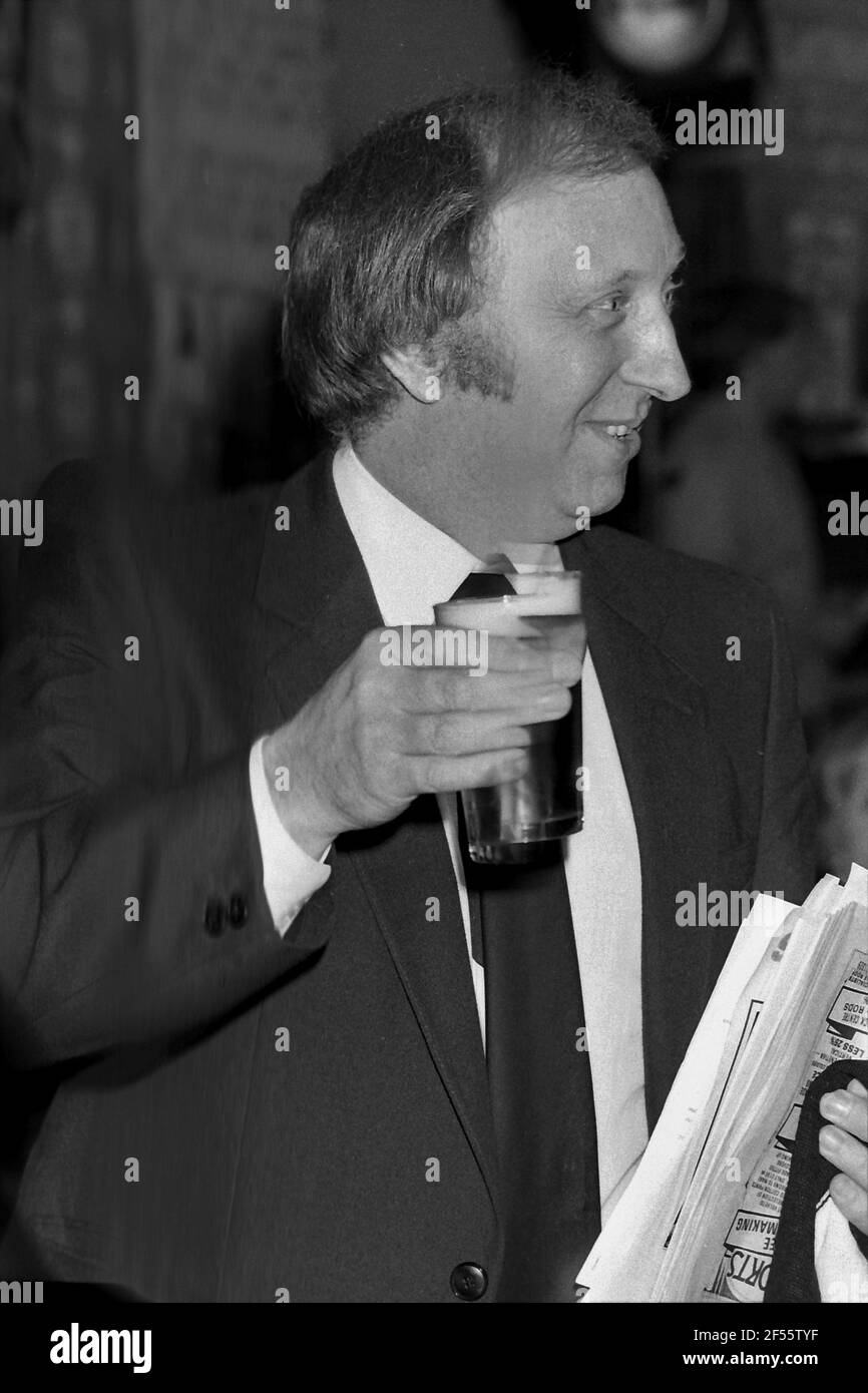 Arthur Scargill at CND meeting in Shipley in 1983 Stock Photo - Alamy