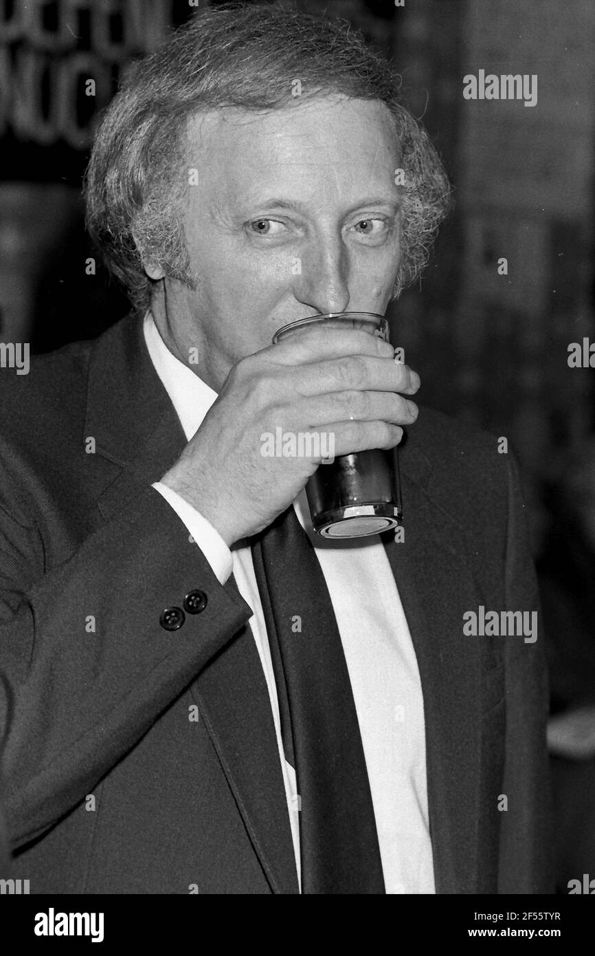 Arthur Scargill at CND meeting in Shipley in 1983 Stock Photo - Alamy