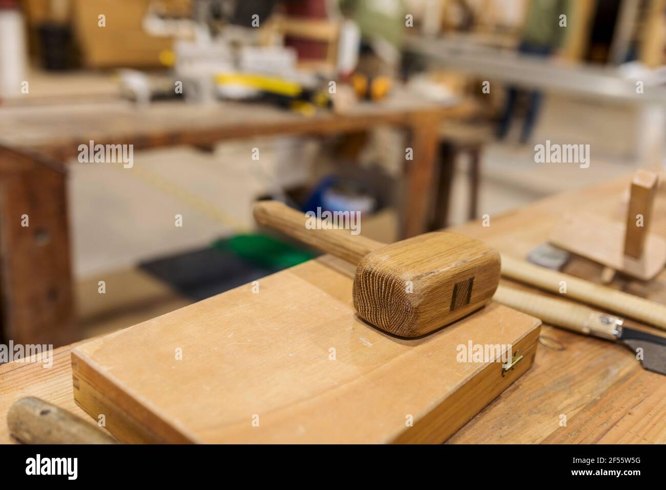 Box industry hi-res stock photography and images - Alamy