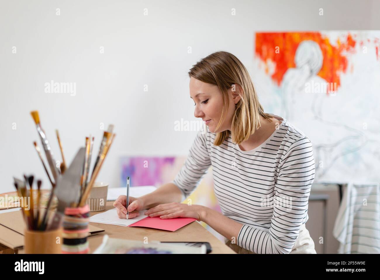 Woman writing painting artist hi-res stock photography and images - Alamy
