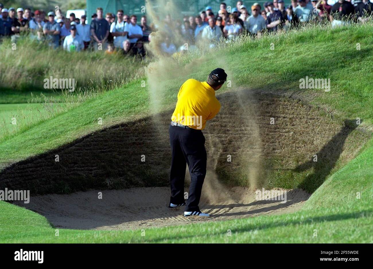 OPEN GOLF AT MUIRFIELD FINAL DAY 21/7/2002 LEVET 17 TH GREE BUNKER ...