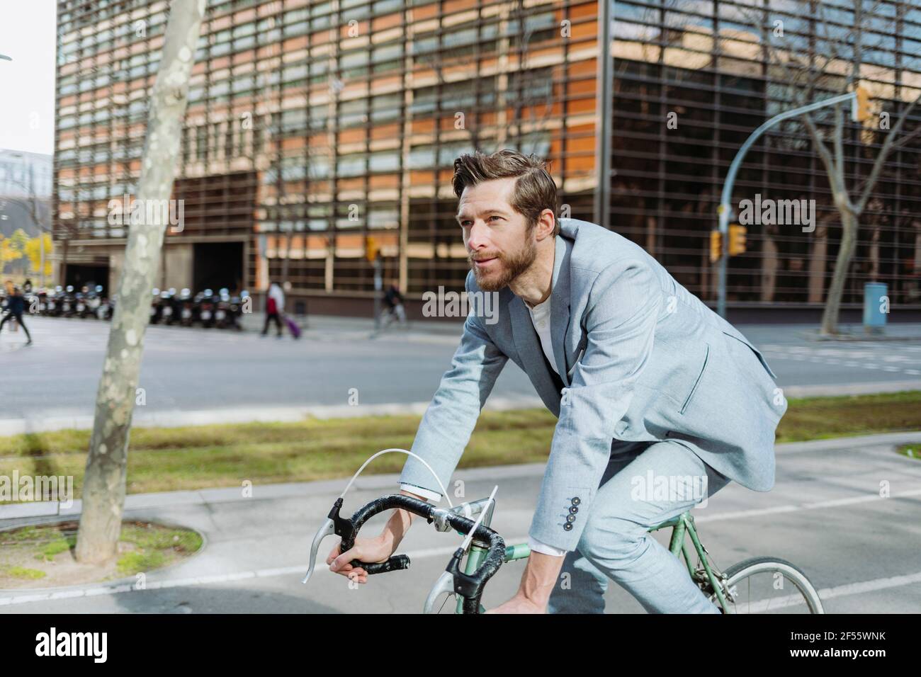 Male commuter cycle hi-res stock photography and images - Alamy