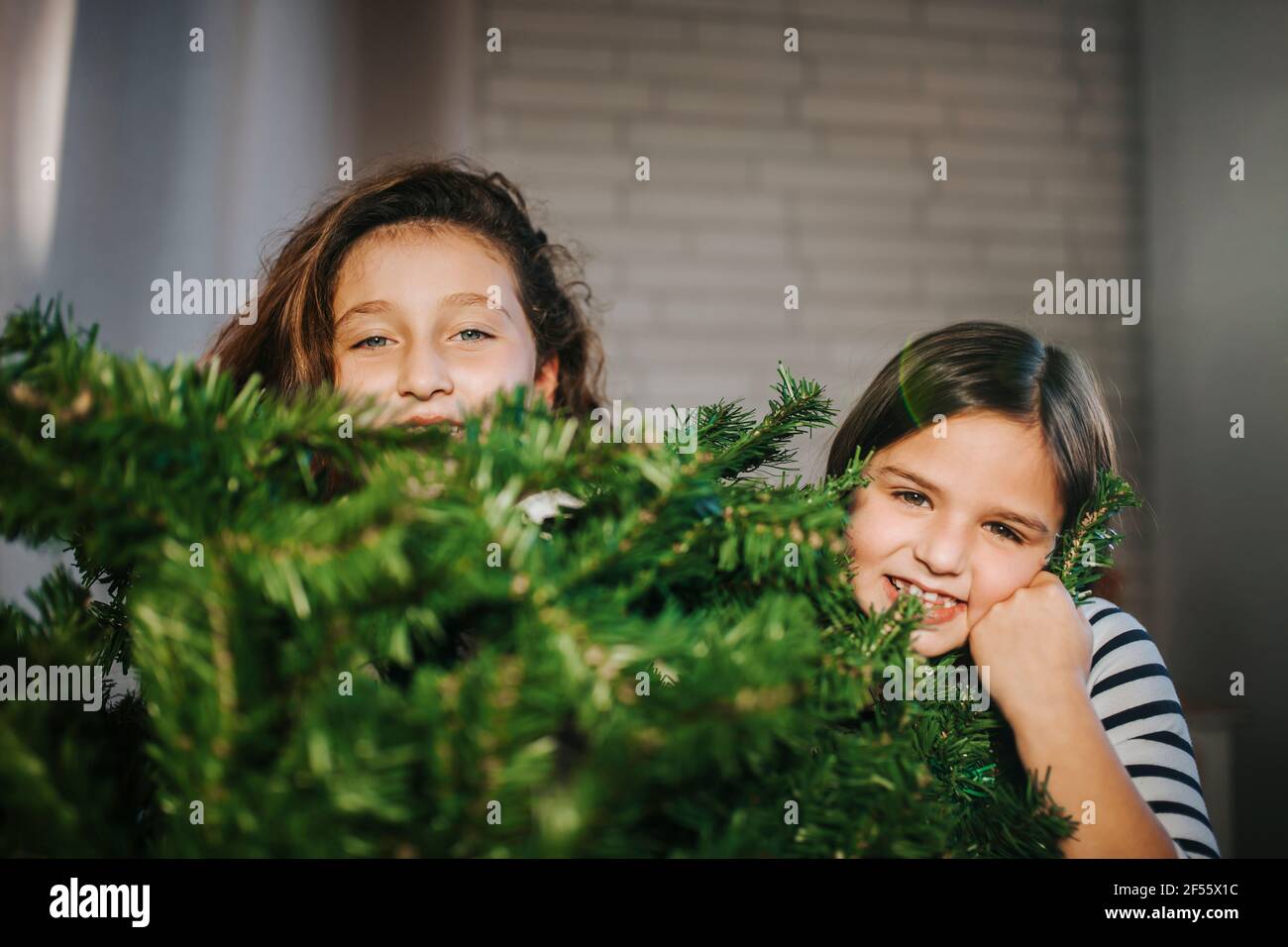 Girl hiding tree hi-res stock photography and images - Alamy