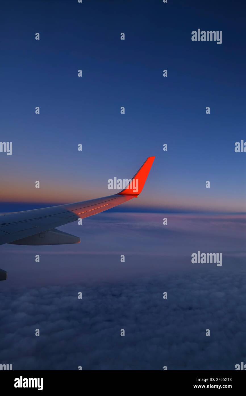 Commercial airliner wing hi-res stock photography and images - Alamy