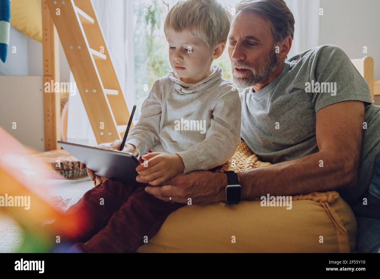 Father son computer hi-res stock photography and images - Alamy