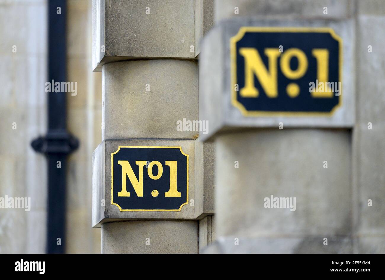 London, England, UK. No 1 house signs Stock Photo - Alamy