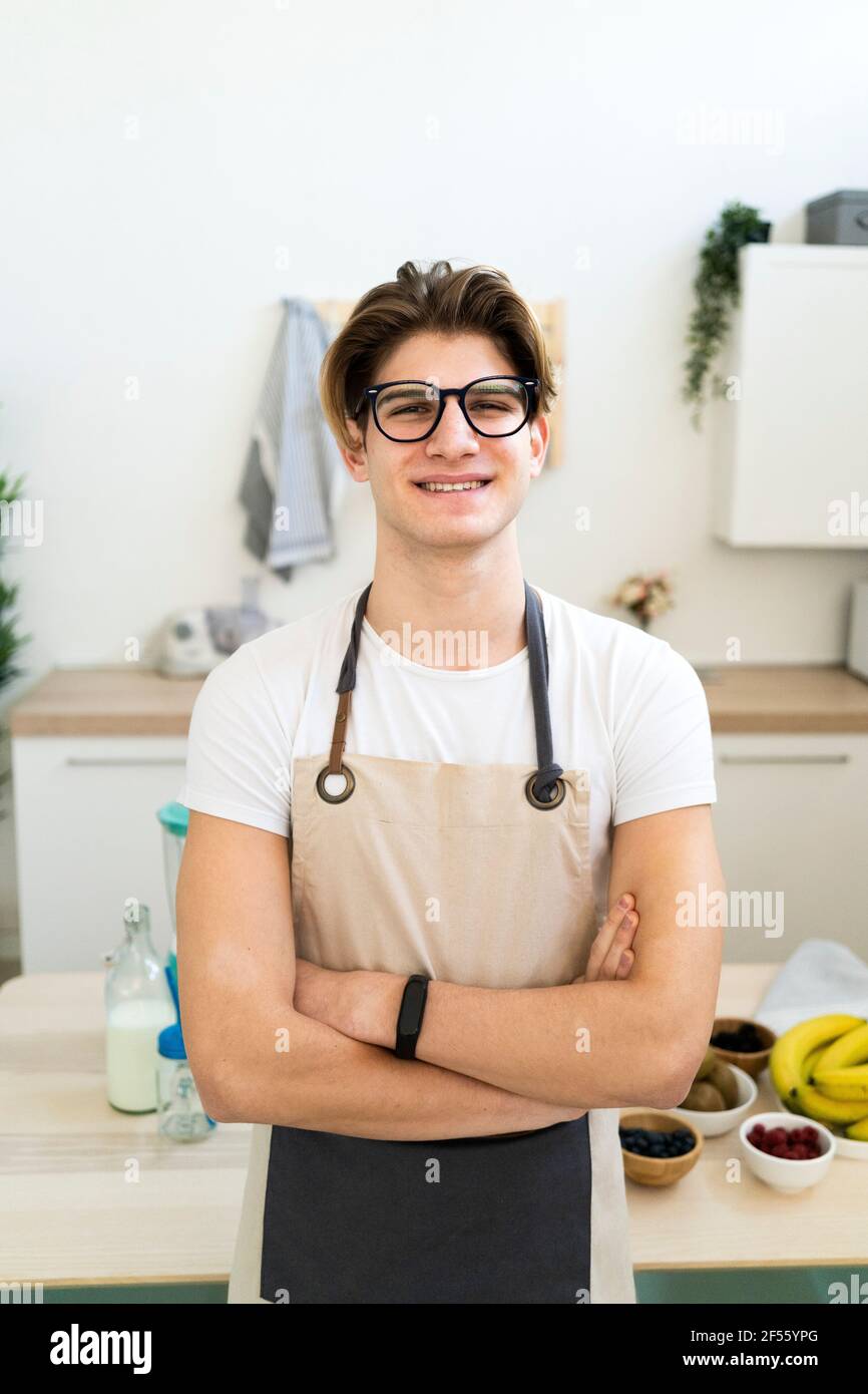Man in apron hi-res stock photography and images - Alamy