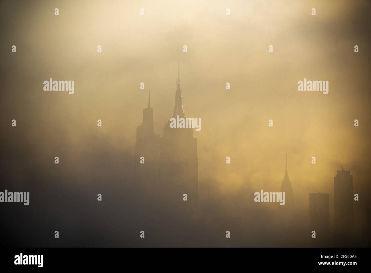 New york city through fog hi-res stock photography and images - Alamy