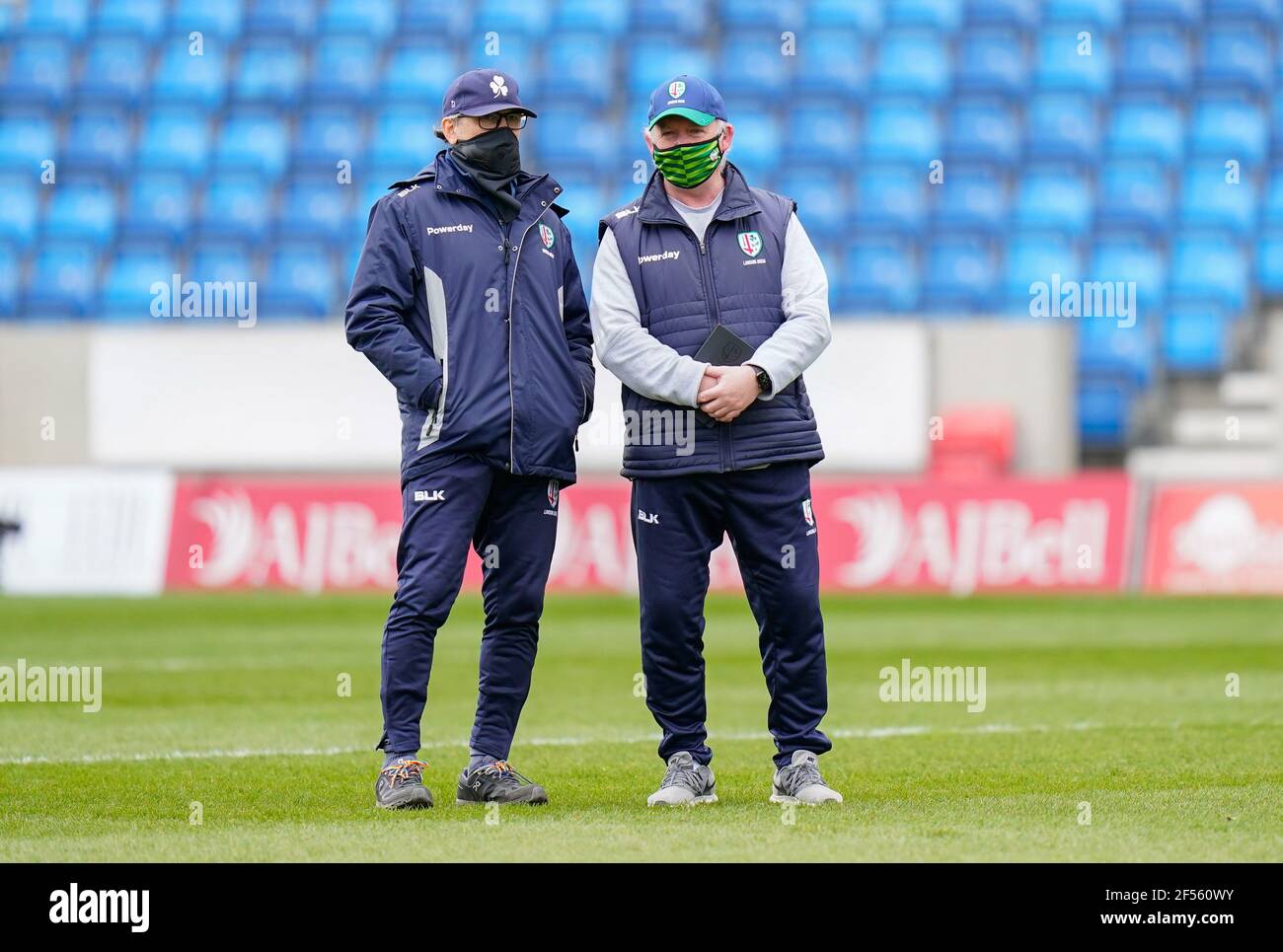 Les kiss rugby hi-res stock photography and images - Alamy