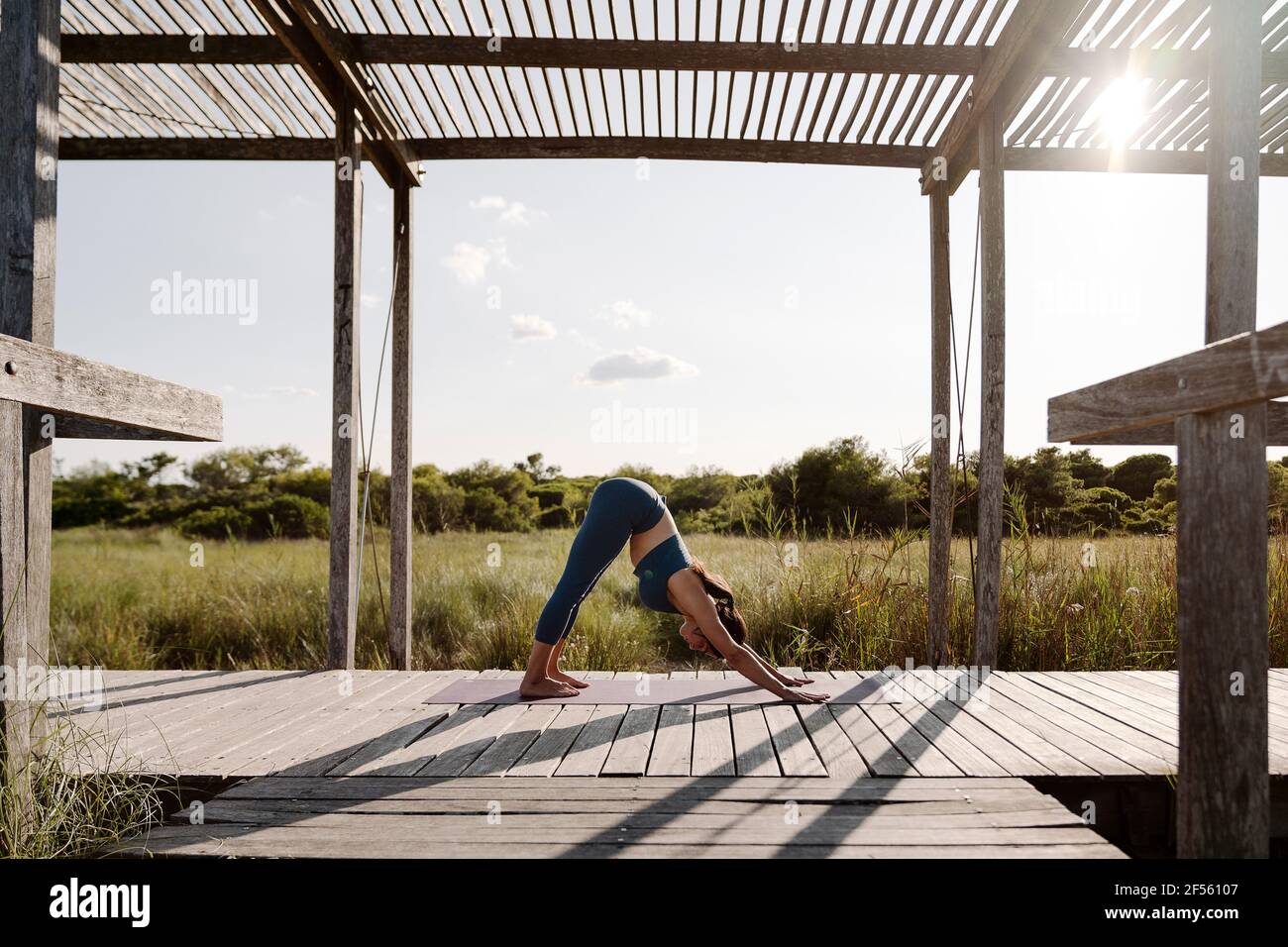 Facing away side hi-res stock photography and images - Alamy