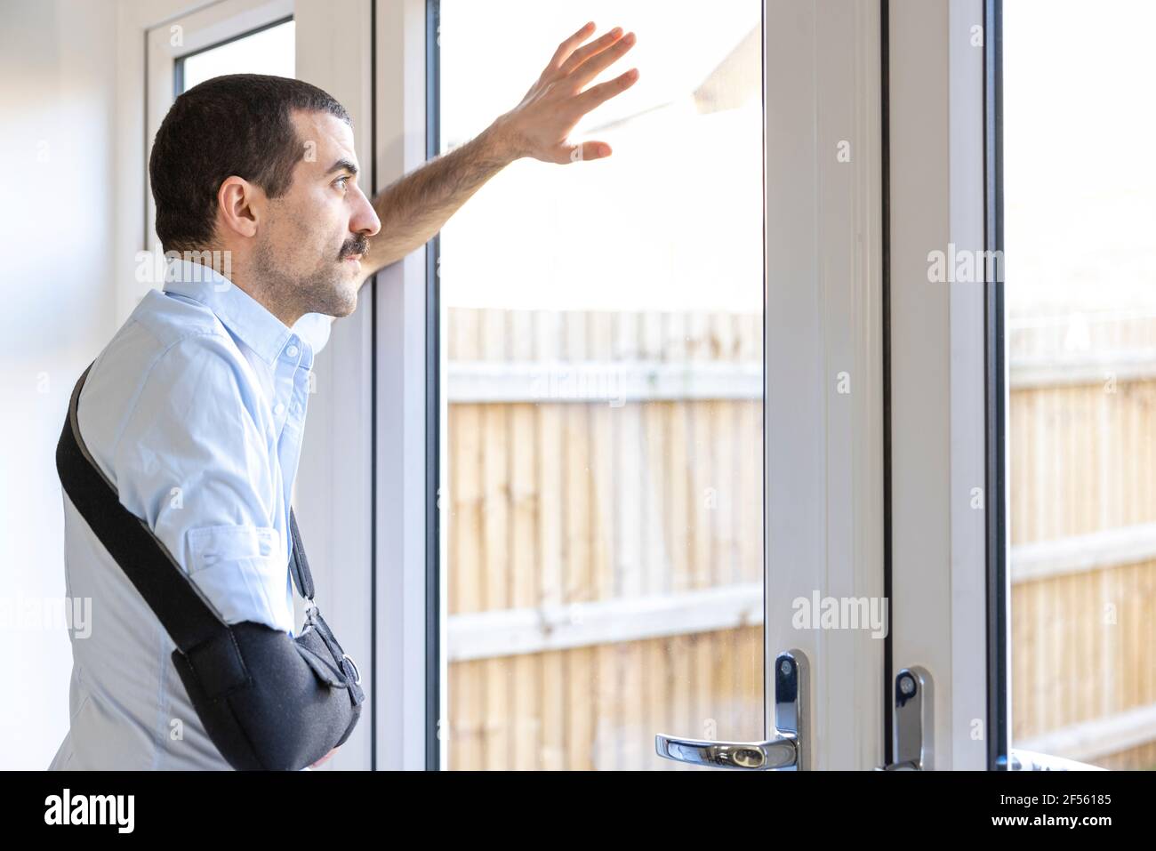 Broken arm sling hi-res stock photography and images - Alamy