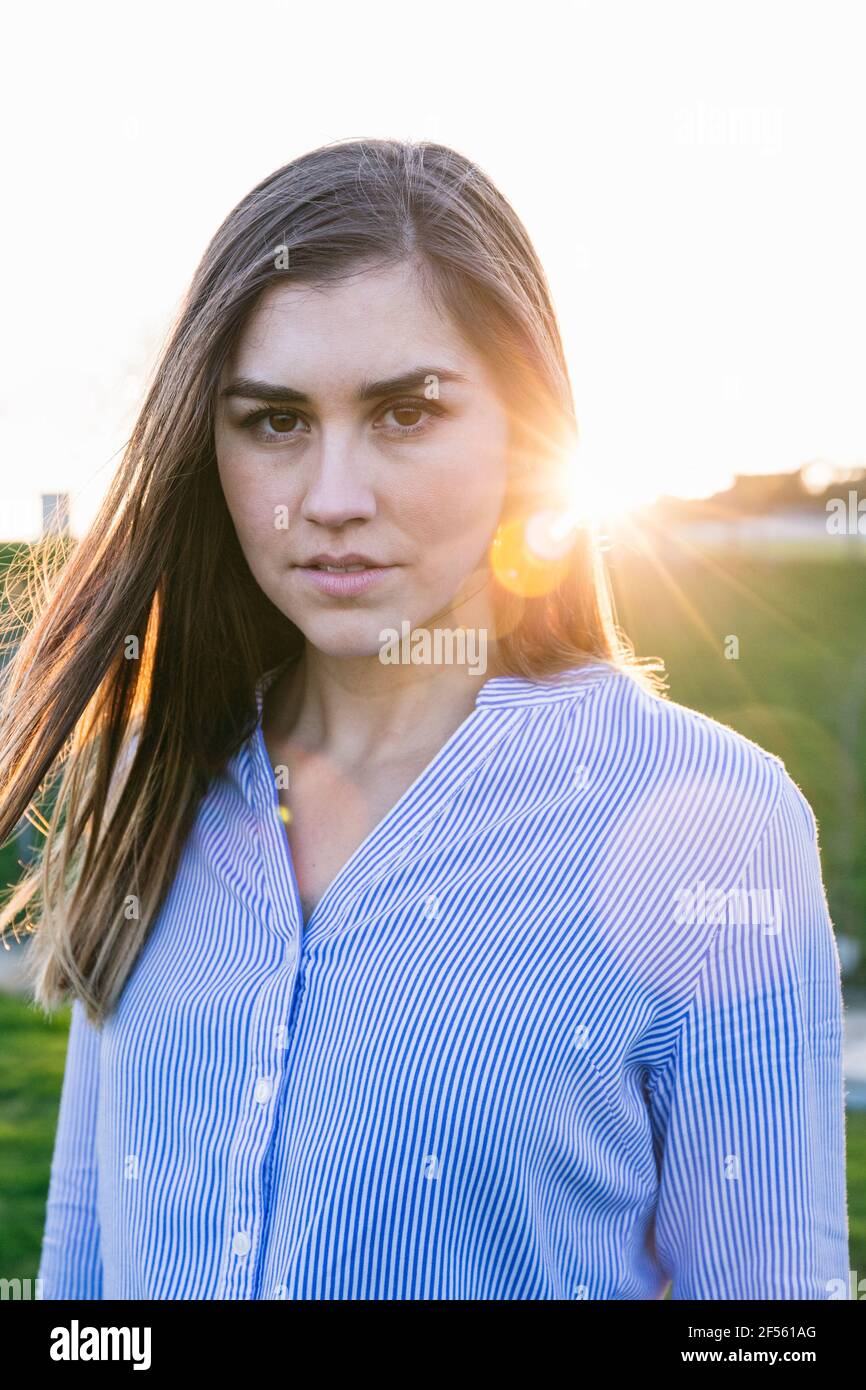 Person staring sunset hi-res stock photography and images - Alamy